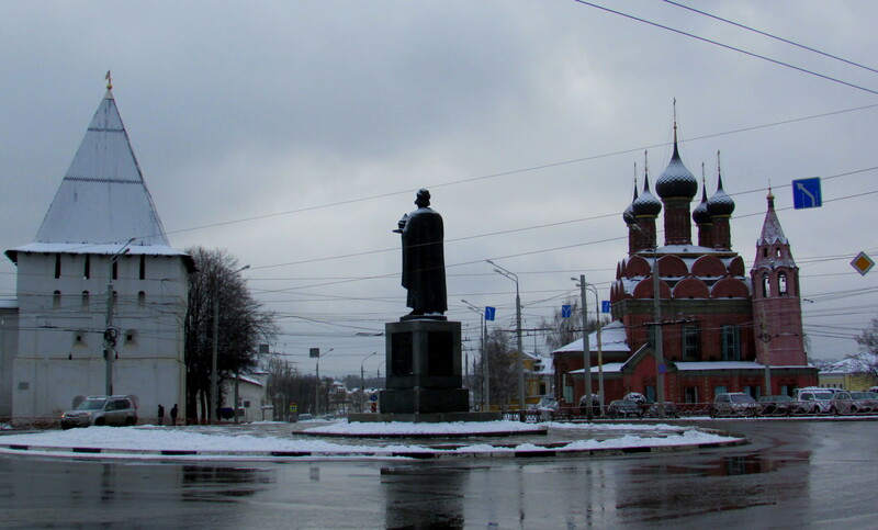 Площадь Богоявления с памятником основателю Ярославля – Аудиогид от ...
