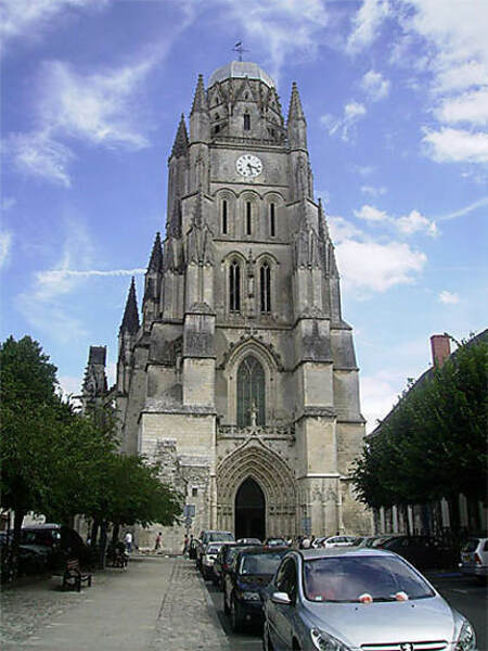 Cathédrale Saint Pierre – Audio guide by lycee | tmatic.travel