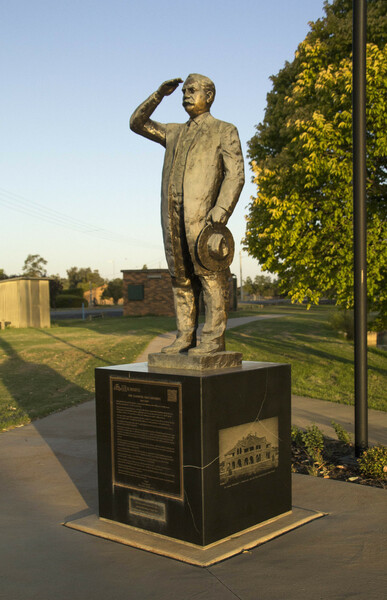 Samuel McCaughey memorial Statue – Audio guide by Leeton Shire Council ...